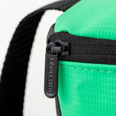 ローソン、HMV、HMV&BOOKS online、Uber Eats Marketで販売 Uber Eats 配達用バッグ型 2WAY ポーチ BOOK 【付録】 ウーバーイーツ 配達用 ...