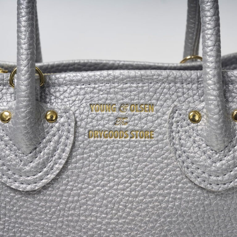 大人気シリーズに新作が登場！ YOUNG&OLSEN The DRYGOODS STORE 2WAY SHOULDER BAG BOOK SILVER | 雑誌付録ダイアリー【発売予定 ...